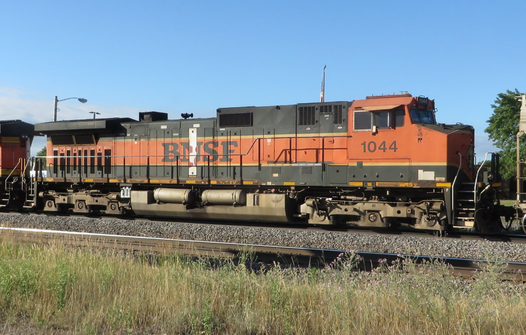 BNSF 1044